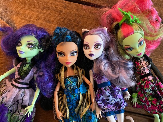 Monster high gloom and Bloom - munimoro.gob.pe