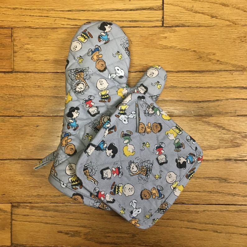 Charlie Brown Peanuts All Friends Toss Collection Oven Mitt - Etsy