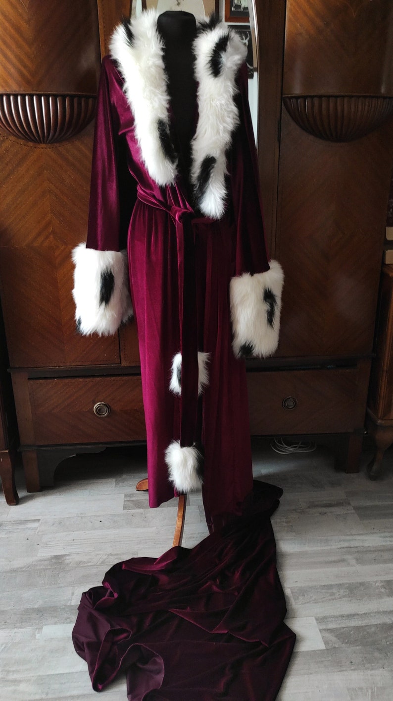 Royal Coat Queen Bordoux Faux Fur Cranial Velvet Gown Color Hollywood ...