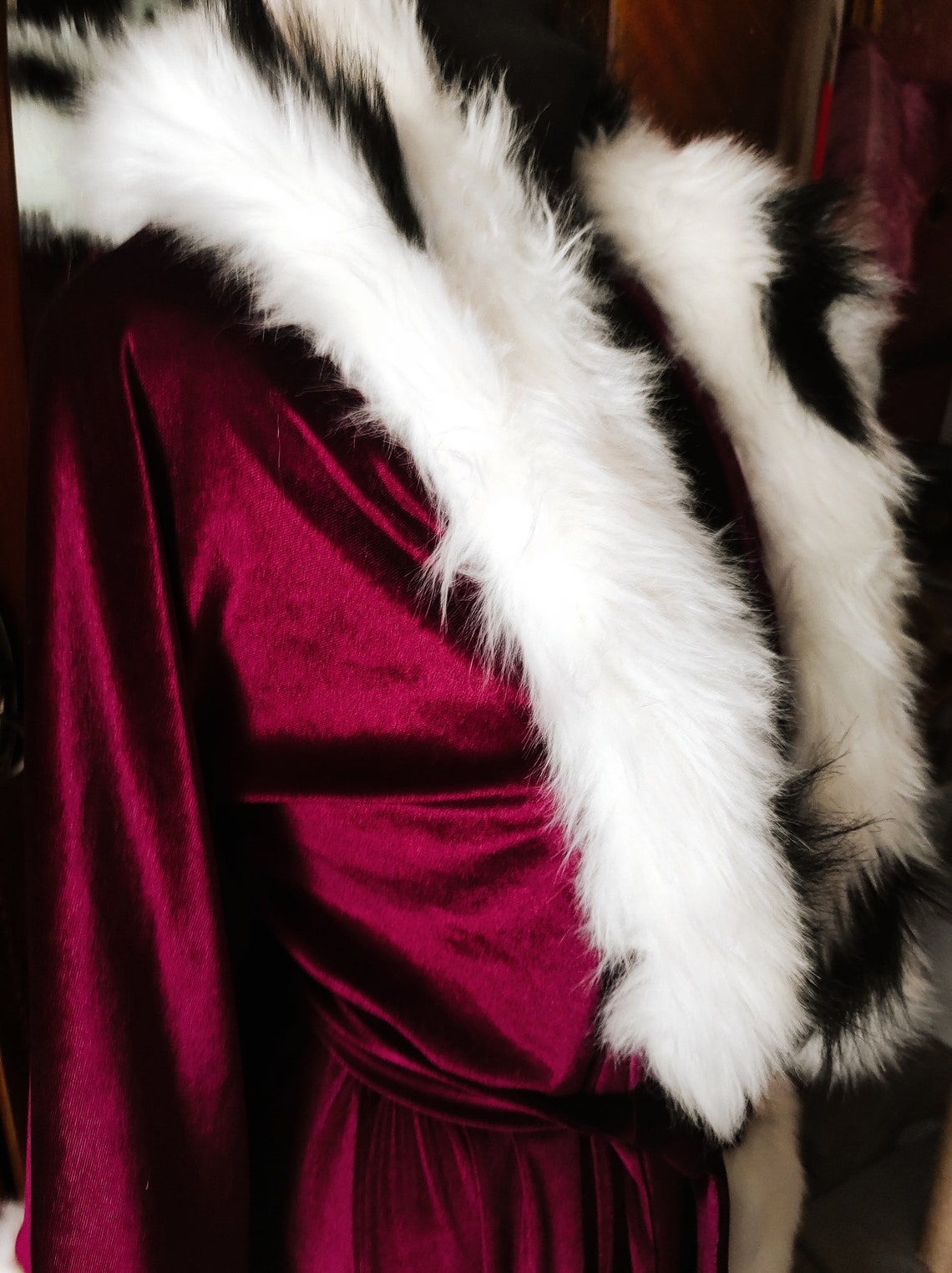 Royal Coat Queen Bordoux Faux Fur Cranial Velvet Gown Color Hollywood ...