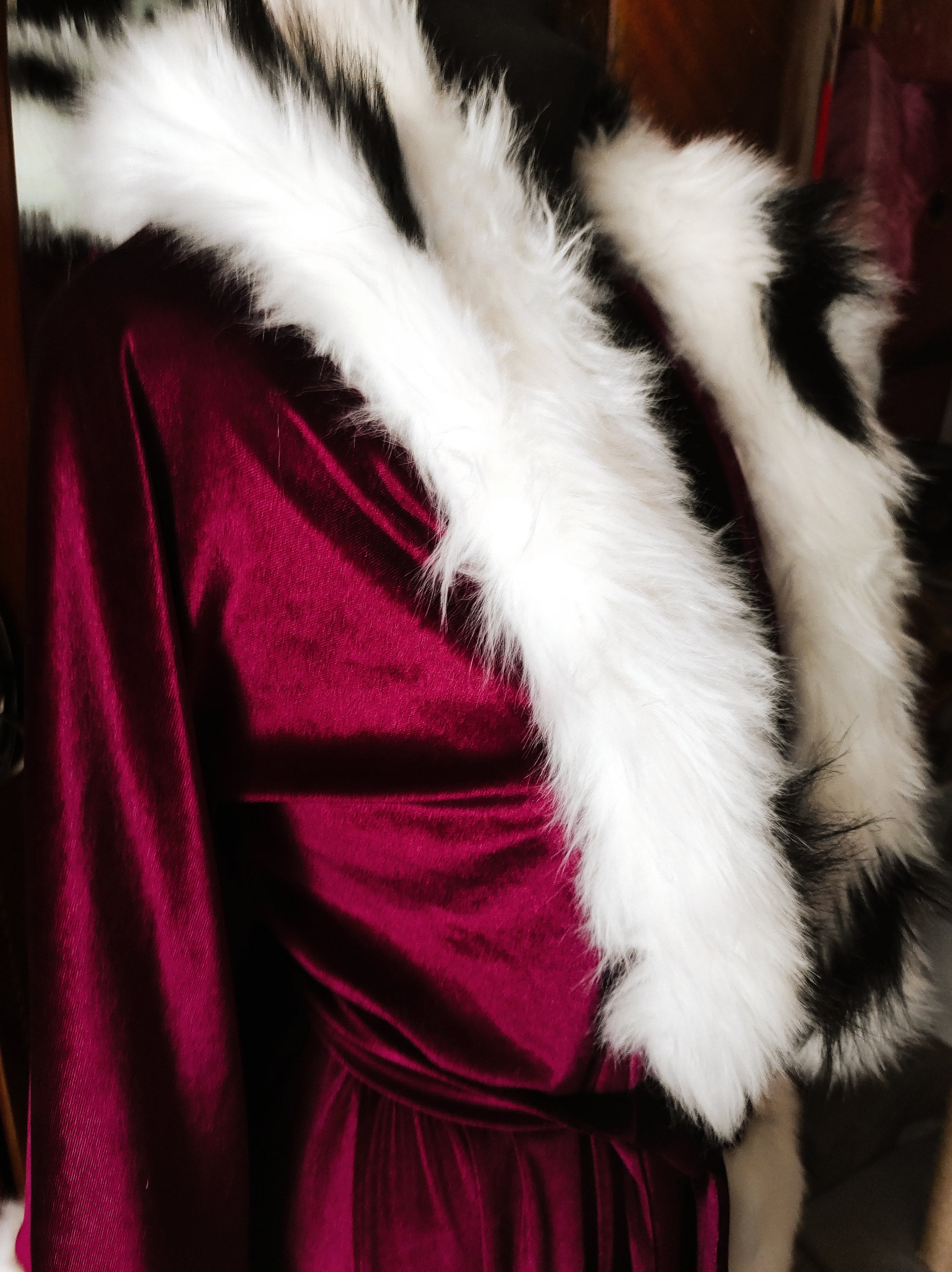 Royal Coat Queen Bordoux Faux Fur Cranial Velvet Gown Color Hollywood ...