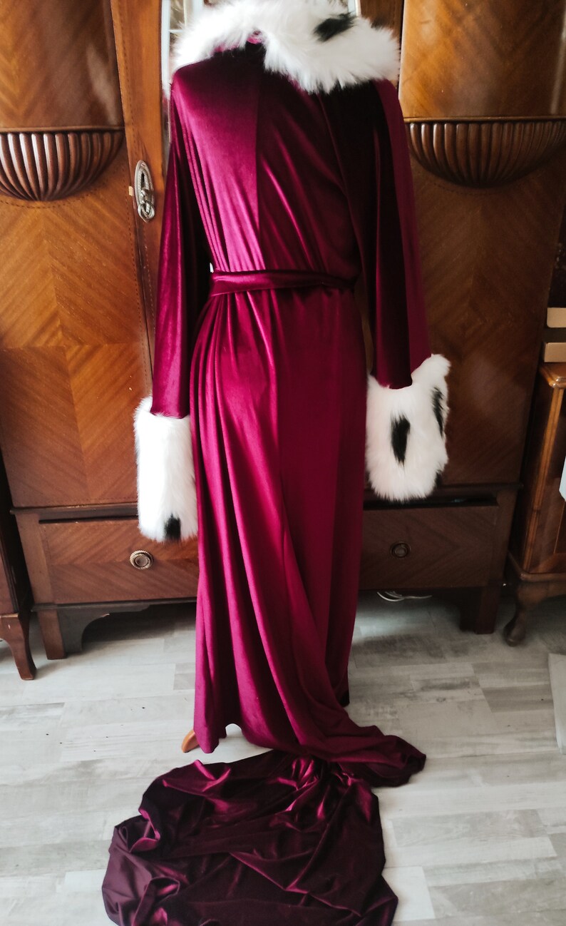 Royal Coat Queen Bordoux Faux Fur Cranial Velvet Gown Color Hollywood ...