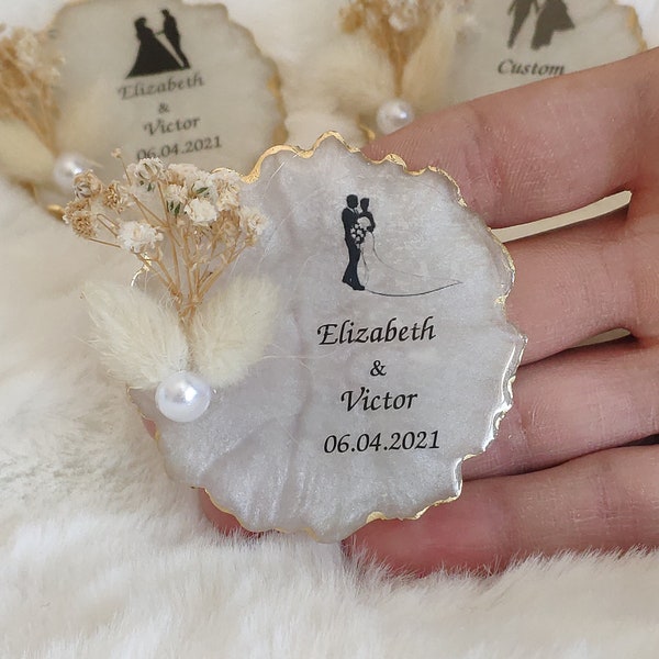 Wedding Guests Gifts in Bulk - 60+ Gift Ideas for 2024