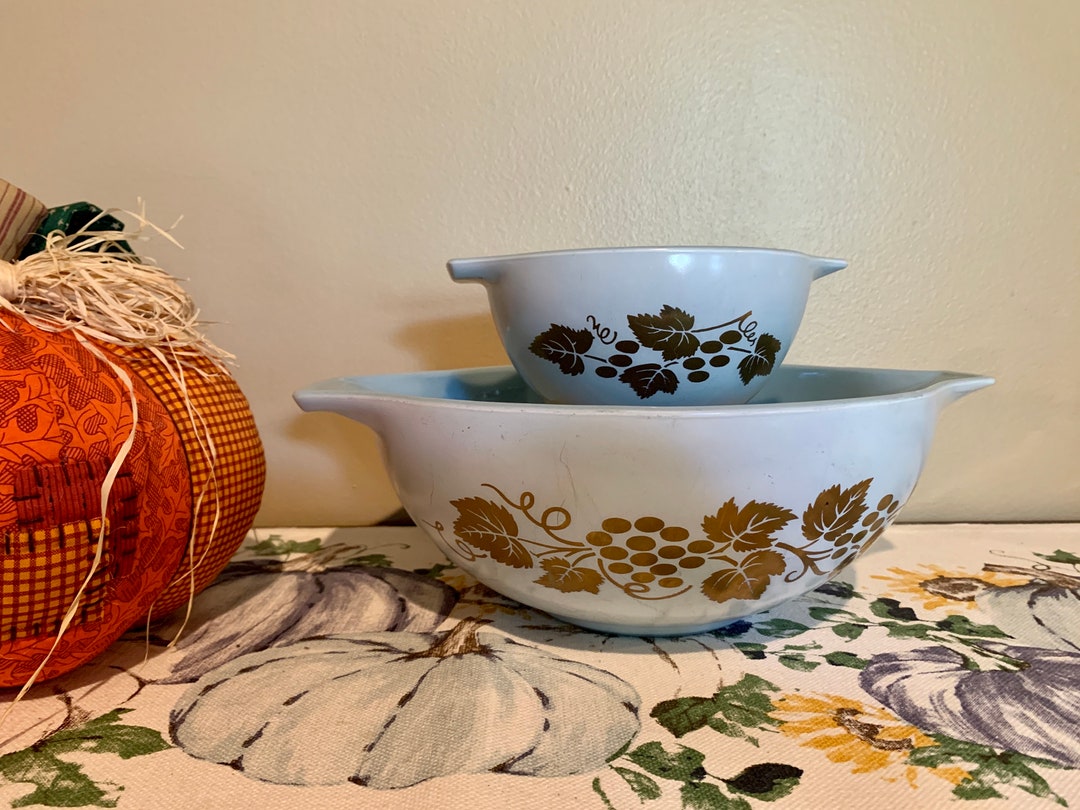 Vintage Pyrex Promotional "golden Grapes" White Delphite Blue ...