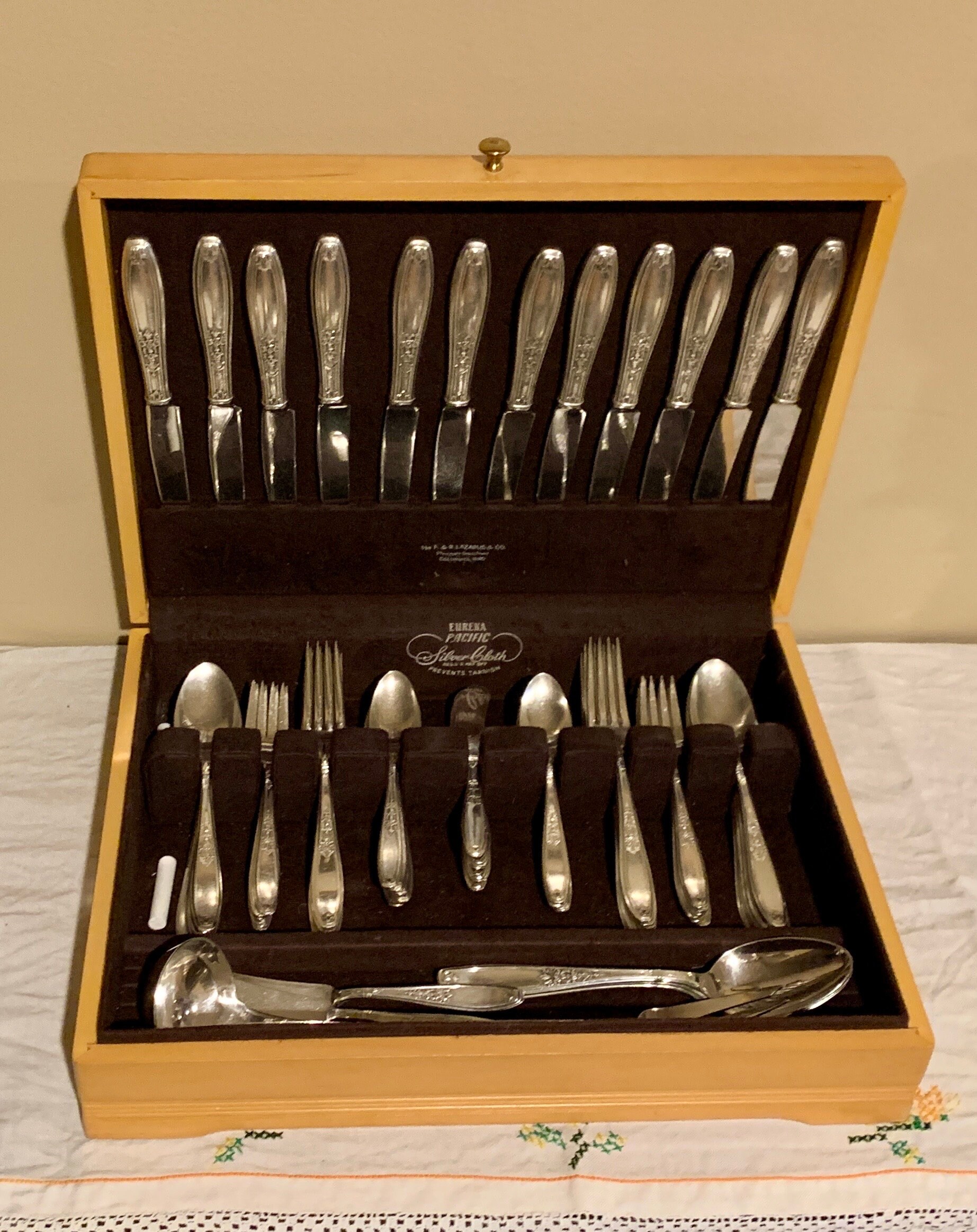 1847 Rogers Ambassador Silver Plate Flatware Set Service for 12 75 ...