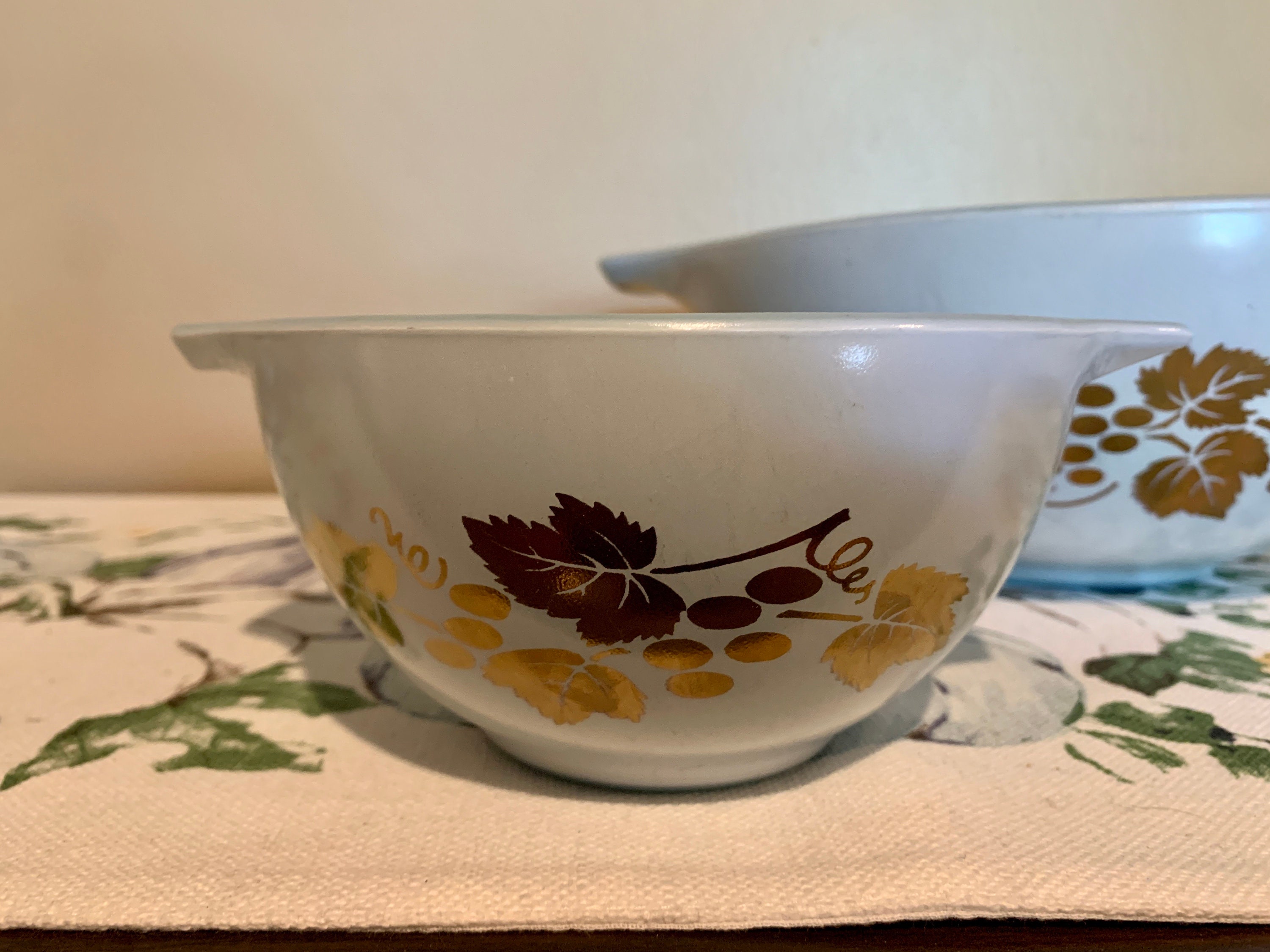Vintage Pyrex Promotional golden Grapes White Delphite Blue Cinderella ...