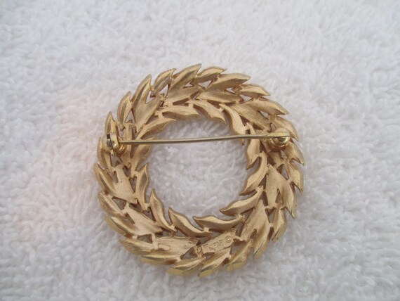 Vintage Classic Trifari Gold Tone Overlapping Brushed… - Gem