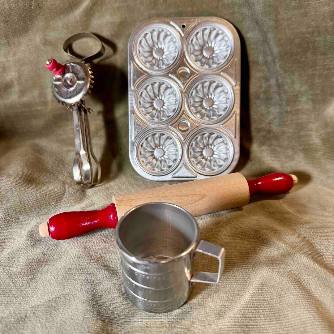 Vintage Pretend Play Baking Set - Etsy