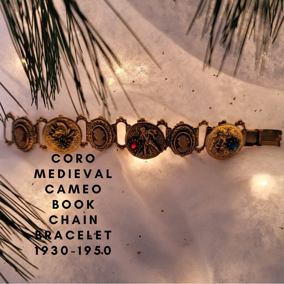 Bracelet Coro 1930-1950 Medieval/cameo Book Chain - Etsy