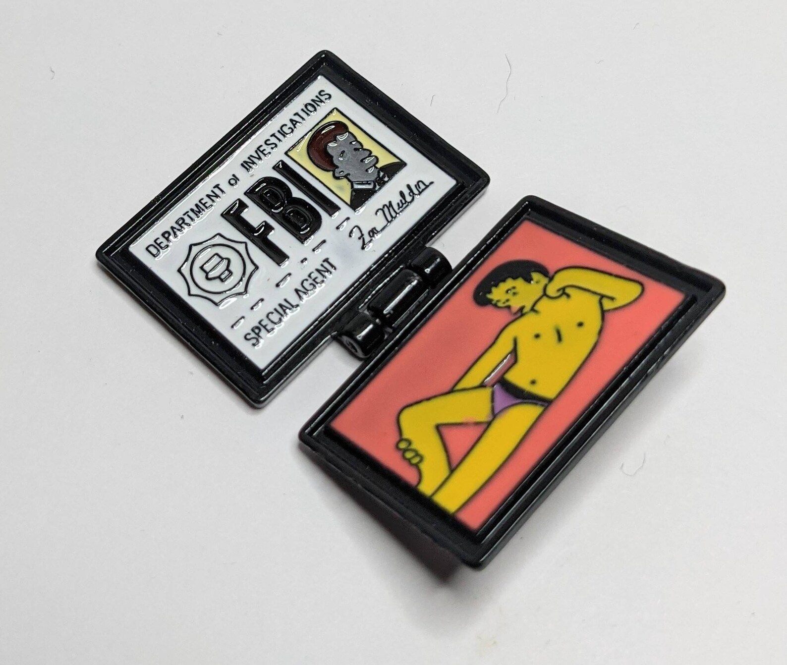 Simpsons FBI Pin Badge Agent Mulder FBI folding badge | Etsy