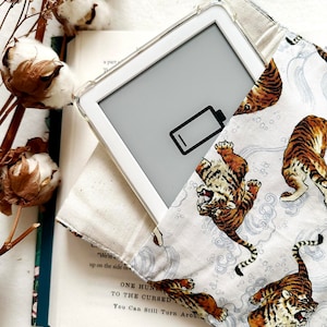 Tiger Kindle Cover With Elastic Closure, Padded Kindle Paperwhite ...