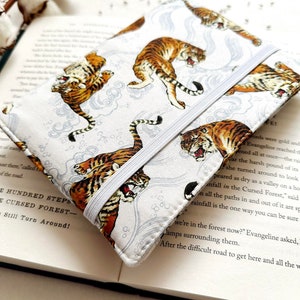 Tiger Kindle Cover With Elastic Closure, Padded Kindle Paperwhite ...