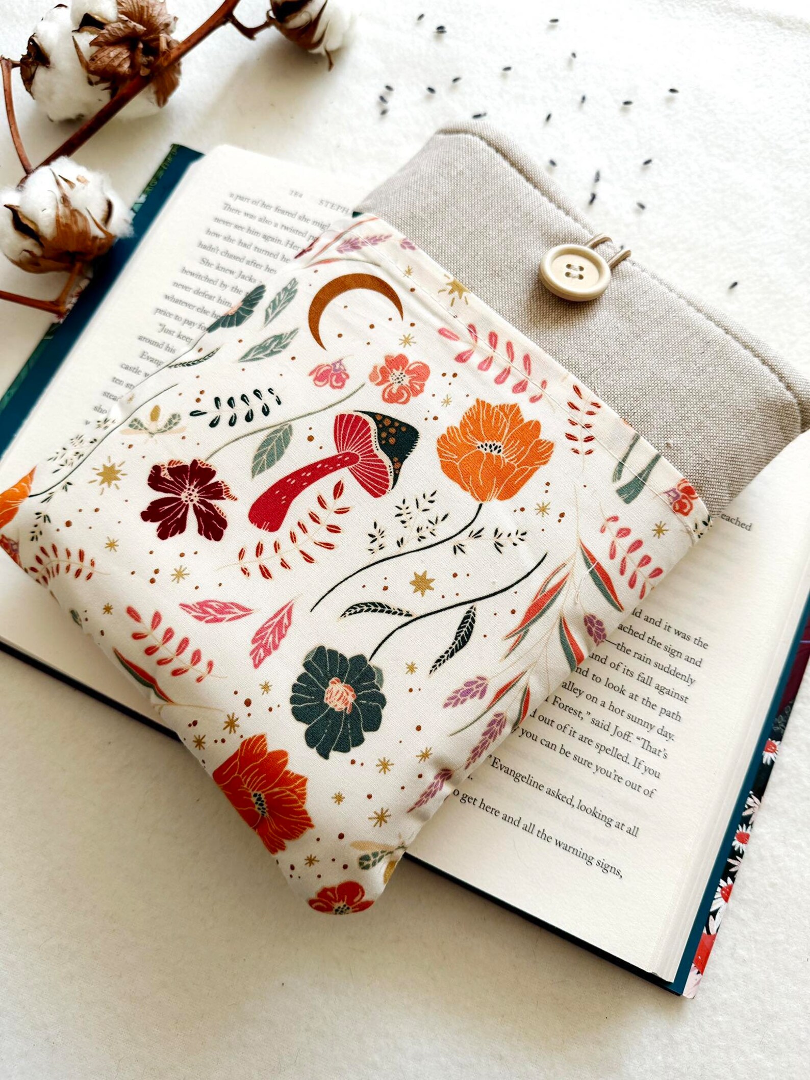 Mushroom Book Sleeve With Pocket, Padded Book Cover, Protector for ...