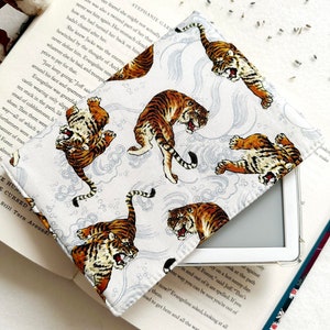 Tiger Kindle Cover With Elastic Closure, Padded Kindle Paperwhite ...