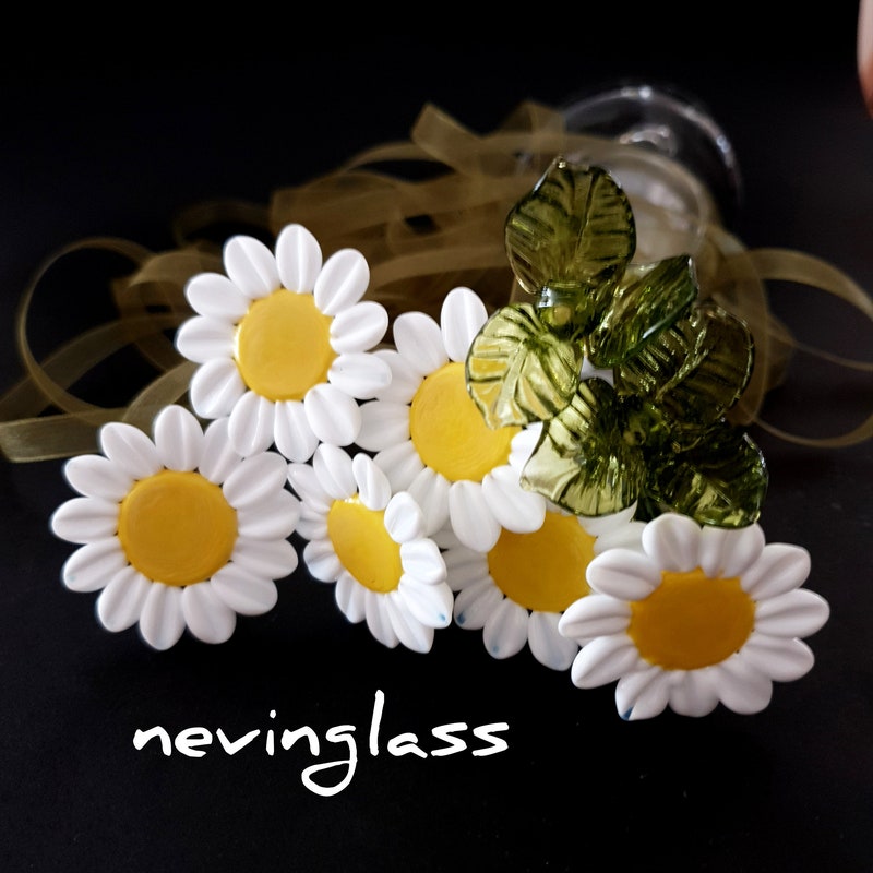 Glass Daisy - Etsy