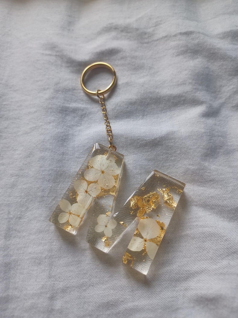 Handmade Personalized White Flower & Gold Resin Letter Keychain - Etsy