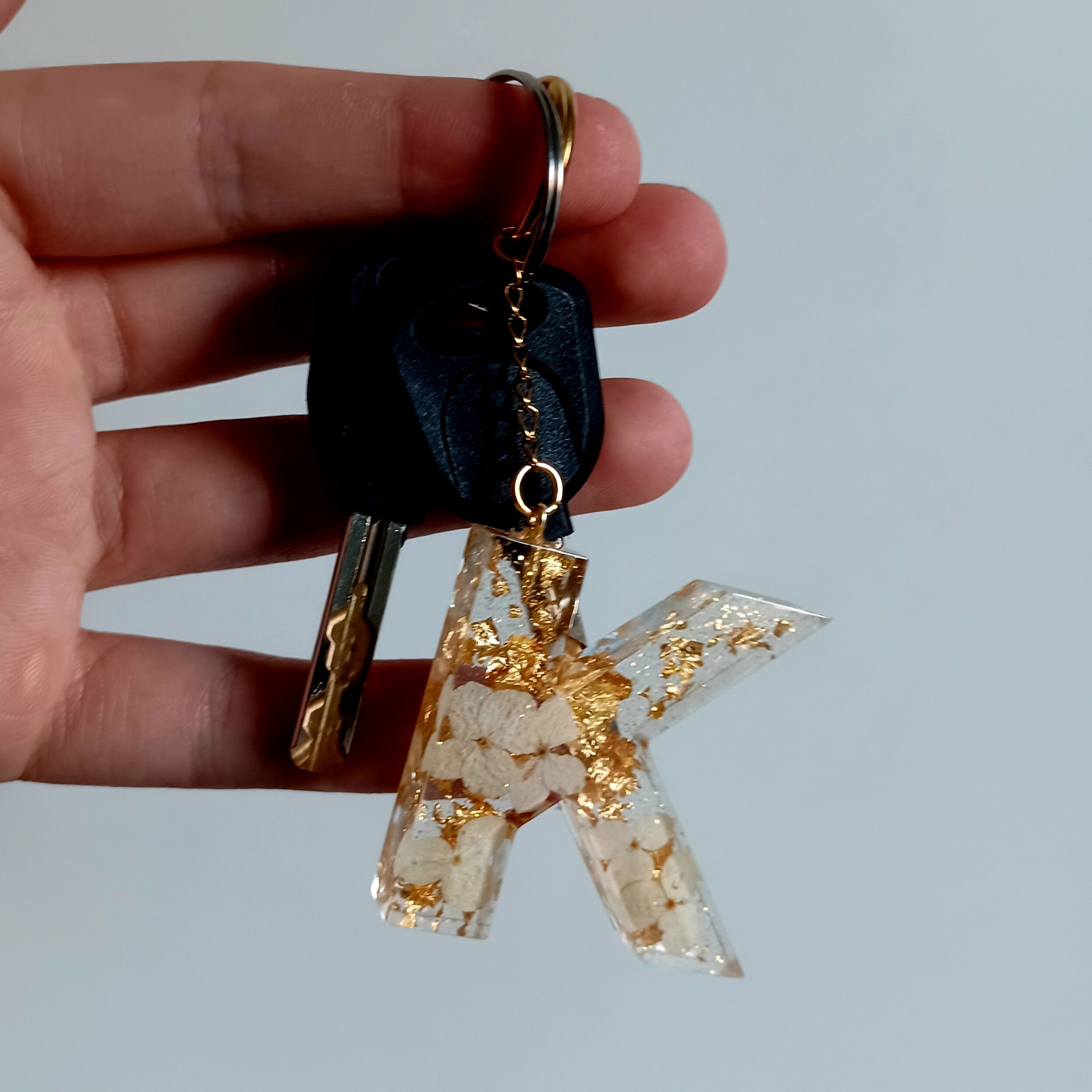 Handmade Personalized White Flower & Gold Resin Letter Keychain - Etsy