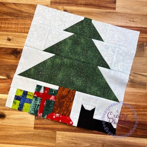 Cat With Christmas Tree PDF Pattern for Mini Quilts, Scrap Fabric ...