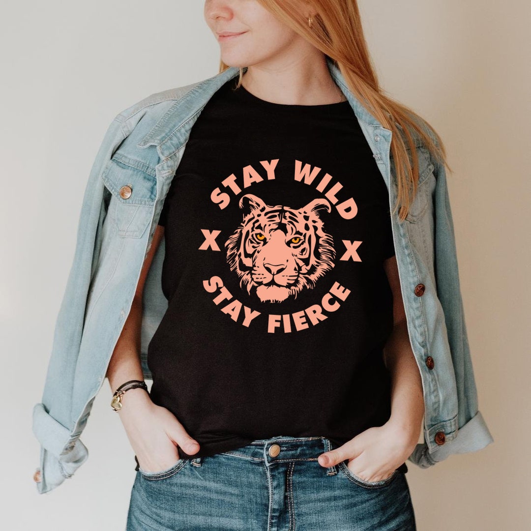 Stay Wild Stay Fierce camisa, camisa tigre, camisa de mujer, camisa ...