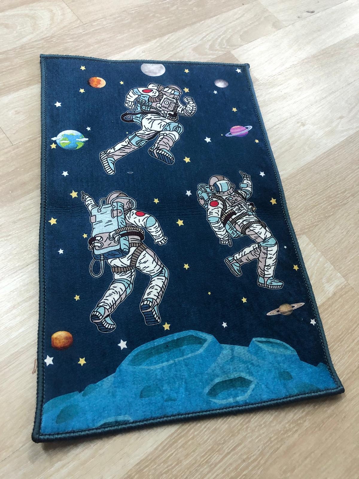 Astronaut Rug, Planet and Space Life Themed Carpet, Kids Room Rug ...