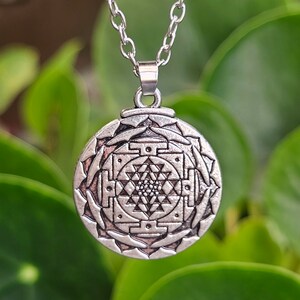 3rd Eye Sri Yantra Chakra Pendant Necklace Geometric 3rd Eye Astral ...