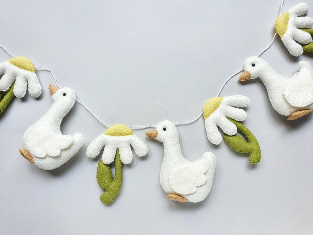 Goose and Daisy Felt Garland, Duck Nursery Decor, Goose Bunting, Geese ...