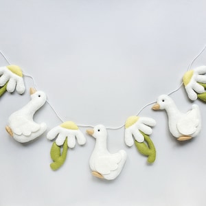 Goose and Daisy Felt Garland, Duck Nursery Decor, Goose Bunting, Geese ...