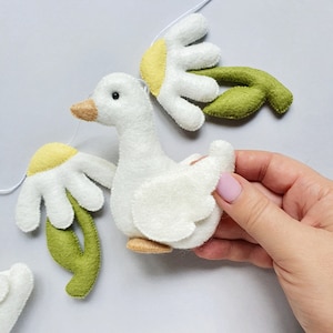 Goose and Daisy Felt Garland, Duck Nursery Decor, Goose Bunting, Geese ...