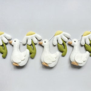Goose and Daisy Felt Garland, Duck Nursery Decor, Goose Bunting, Geese ...