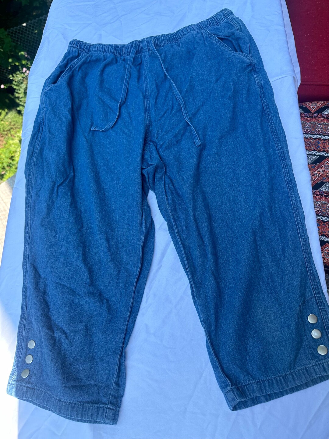 Classic Editions Capris With Button Details - Size LARGE (stretchy ...