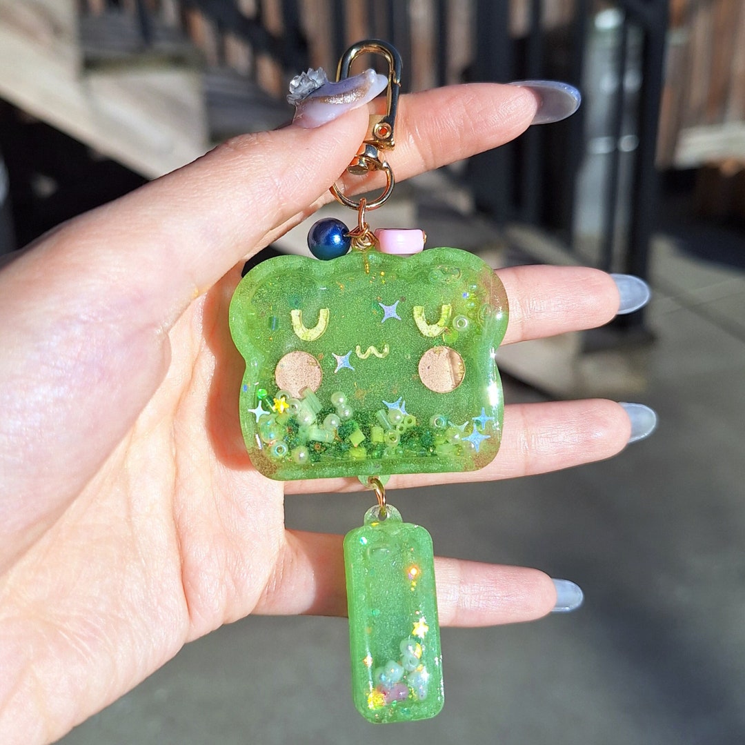 Frog & Cat Wind Chimes Shaker Keychain - Etsy