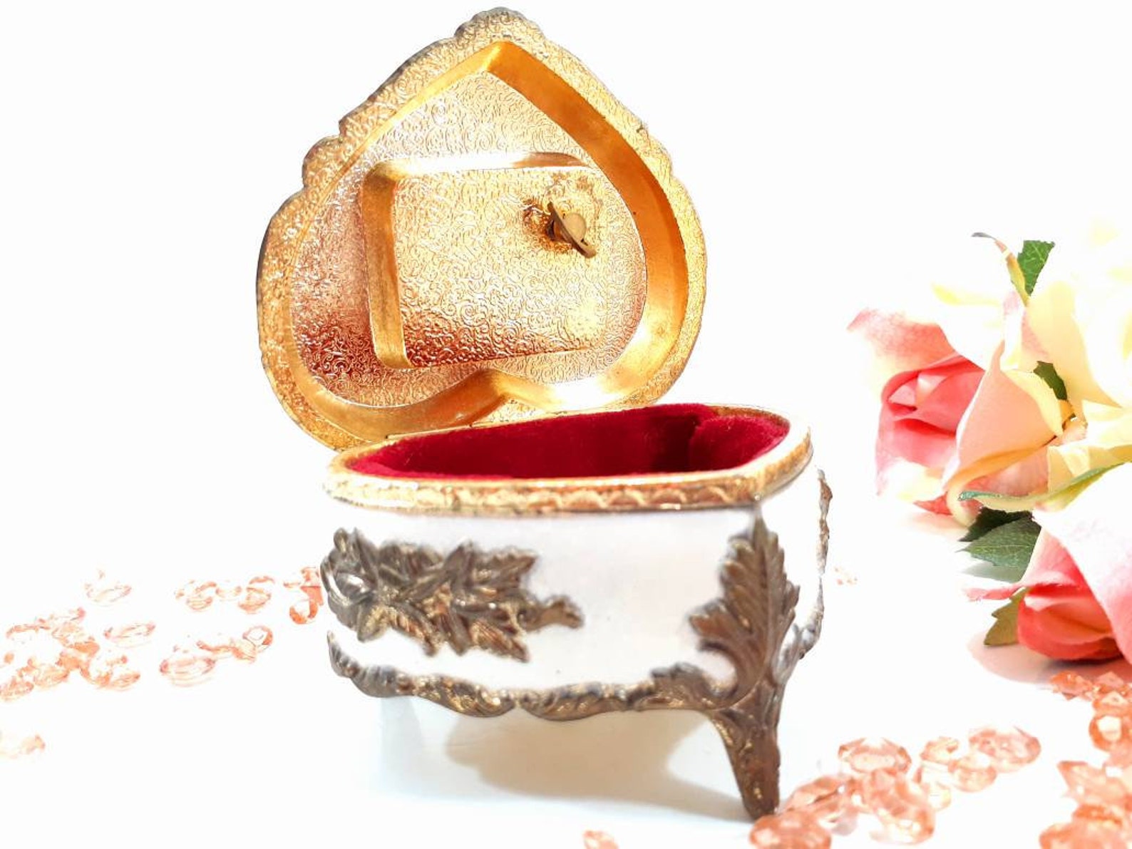 Musical Trinket Heart Figurine Roses Japan Footed Trinket Box | Etsy