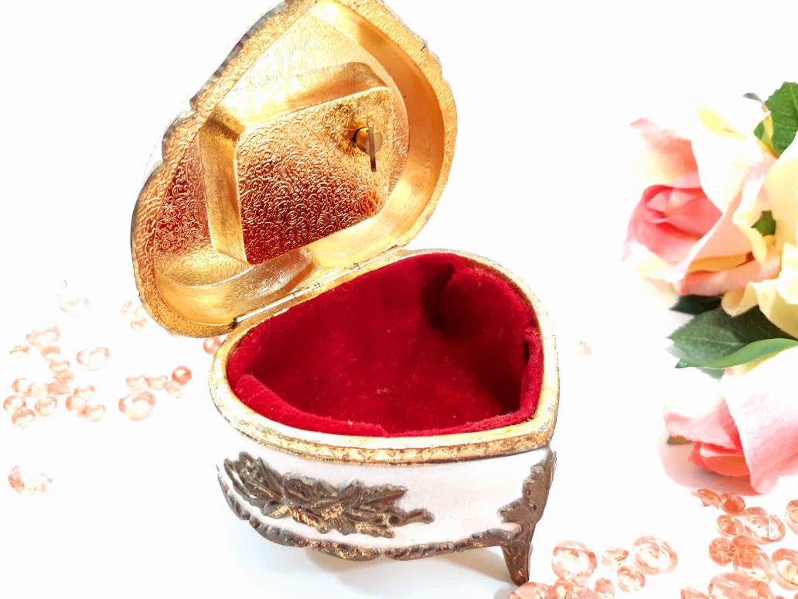 Musical Trinket Heart Figurine Roses Japan Footed Trinket Box | Etsy