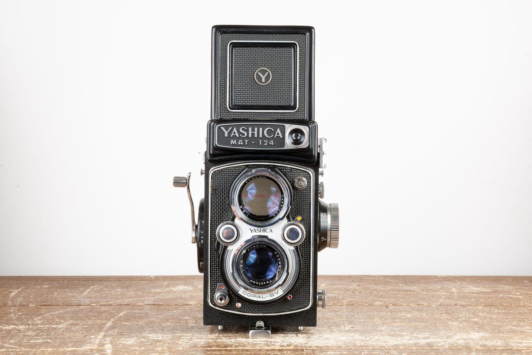 Yashica Mat-124 TLR Medium Format Film Camera, 120 Film, Twin Lens ...