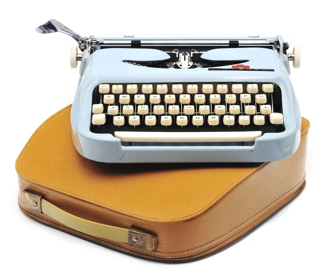 Atlas GLD 1960s Portable Typewriter by Nippo. Rare Model Beautiful, Functional and Overhauled ...