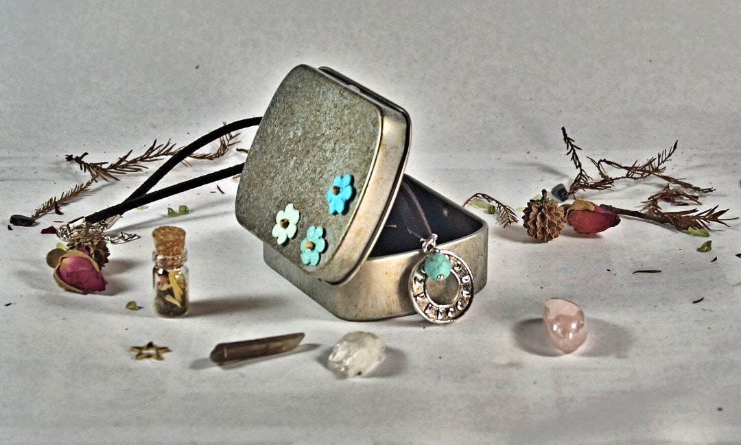 Crystals for Periods, Crystals for PMS, Gift for Wife, Girlfriend, or ...