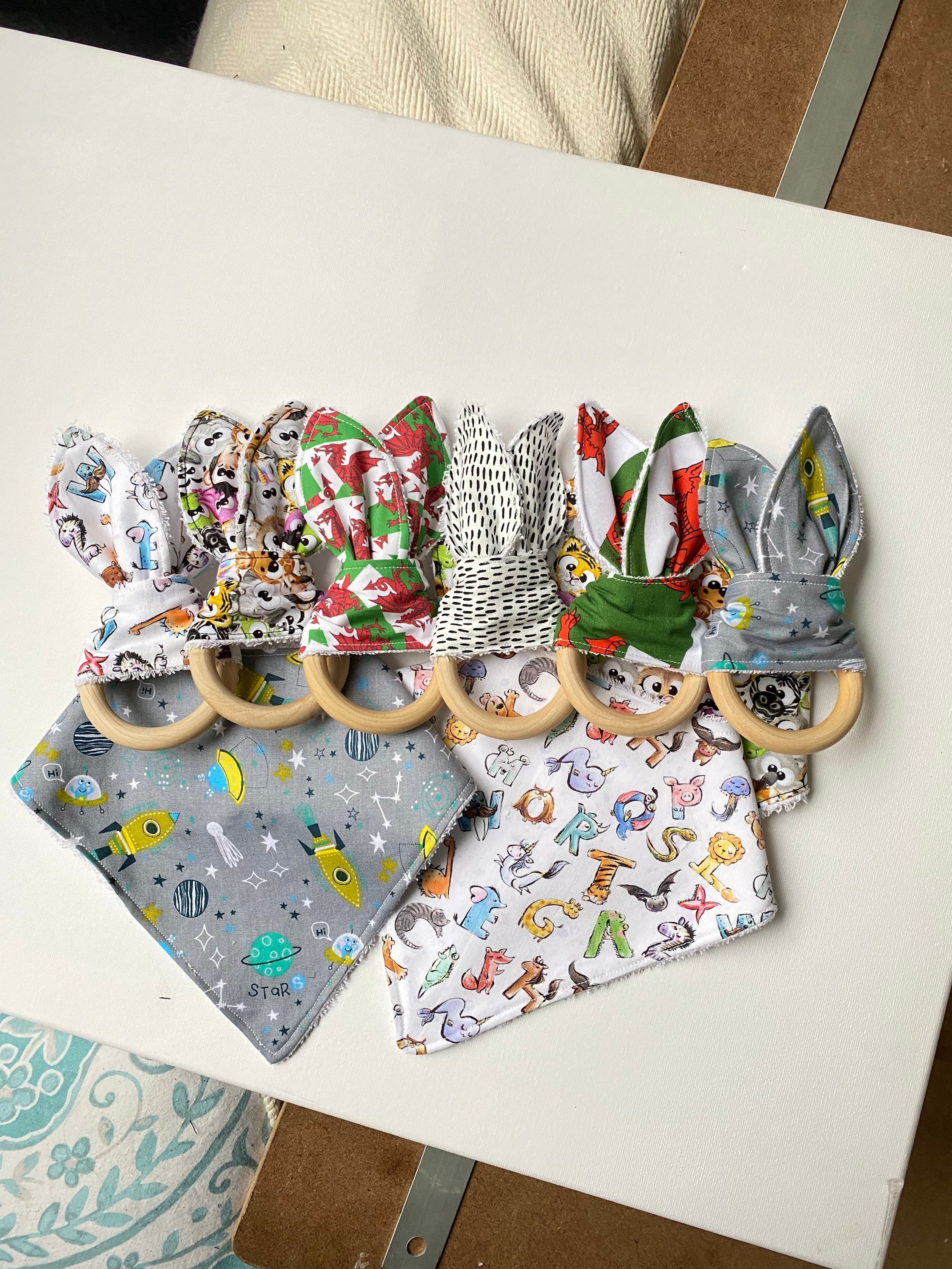 Baby Teething Gift Set / Hecho a mano de bambú orgánico estilo Dribble ...