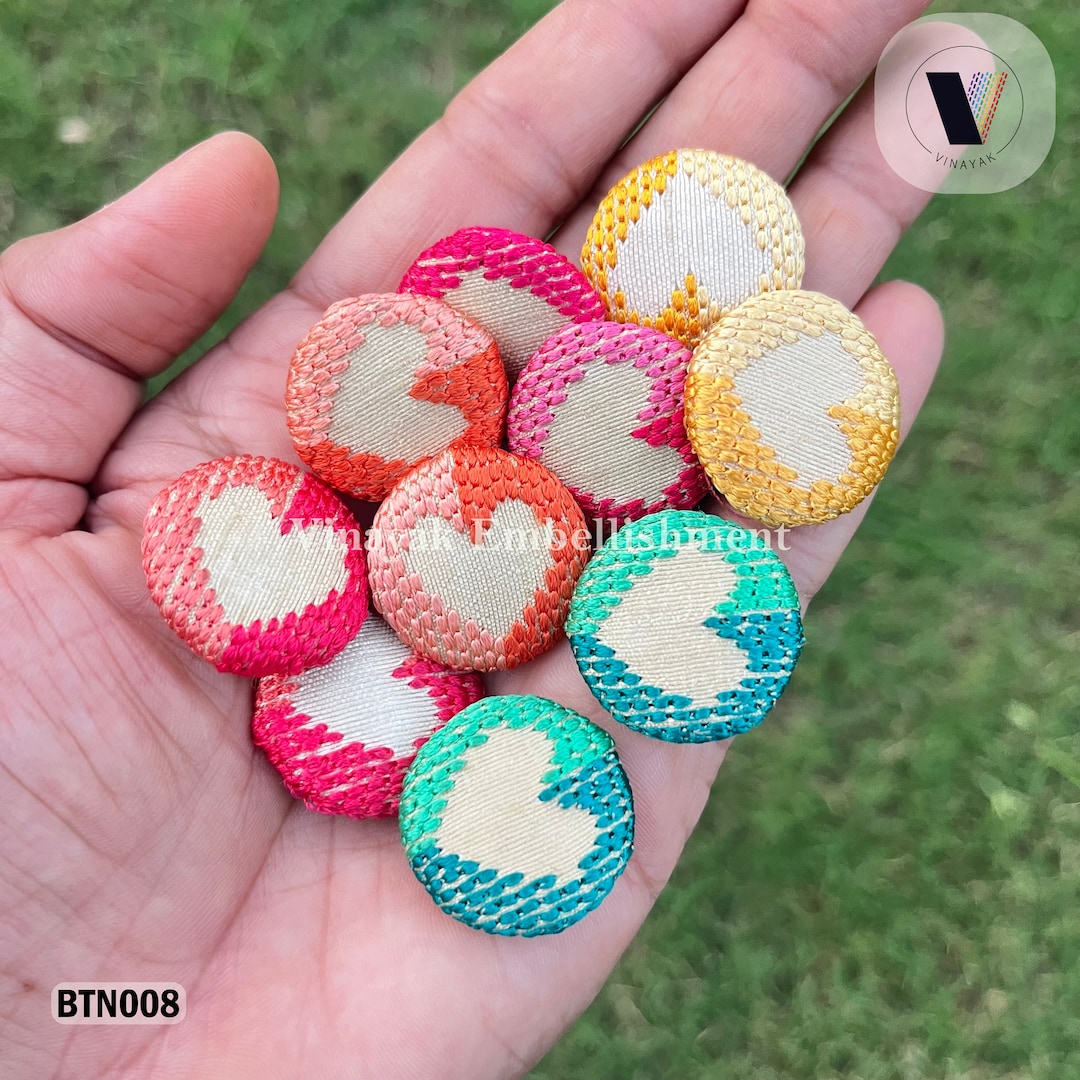 2 Cm Heart Thread Buttons Embroider on Beige Fabric, Sew-on Cabochon ...