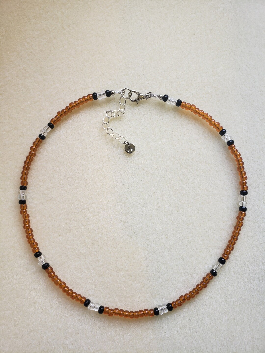 Collar de cuentas de topacio, negro y semilla clara. Verano. Surfista ...