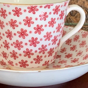 Vintage Tea Cups and Saucers, Set of 4, Red Flowers, Daisy, Red and ...