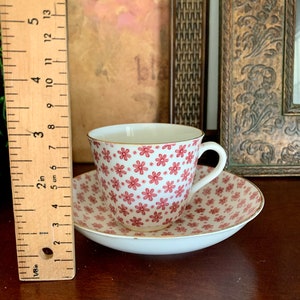 Vintage Tea Cups and Saucers, Set of 4, Red Flowers, Daisy, Red and ...