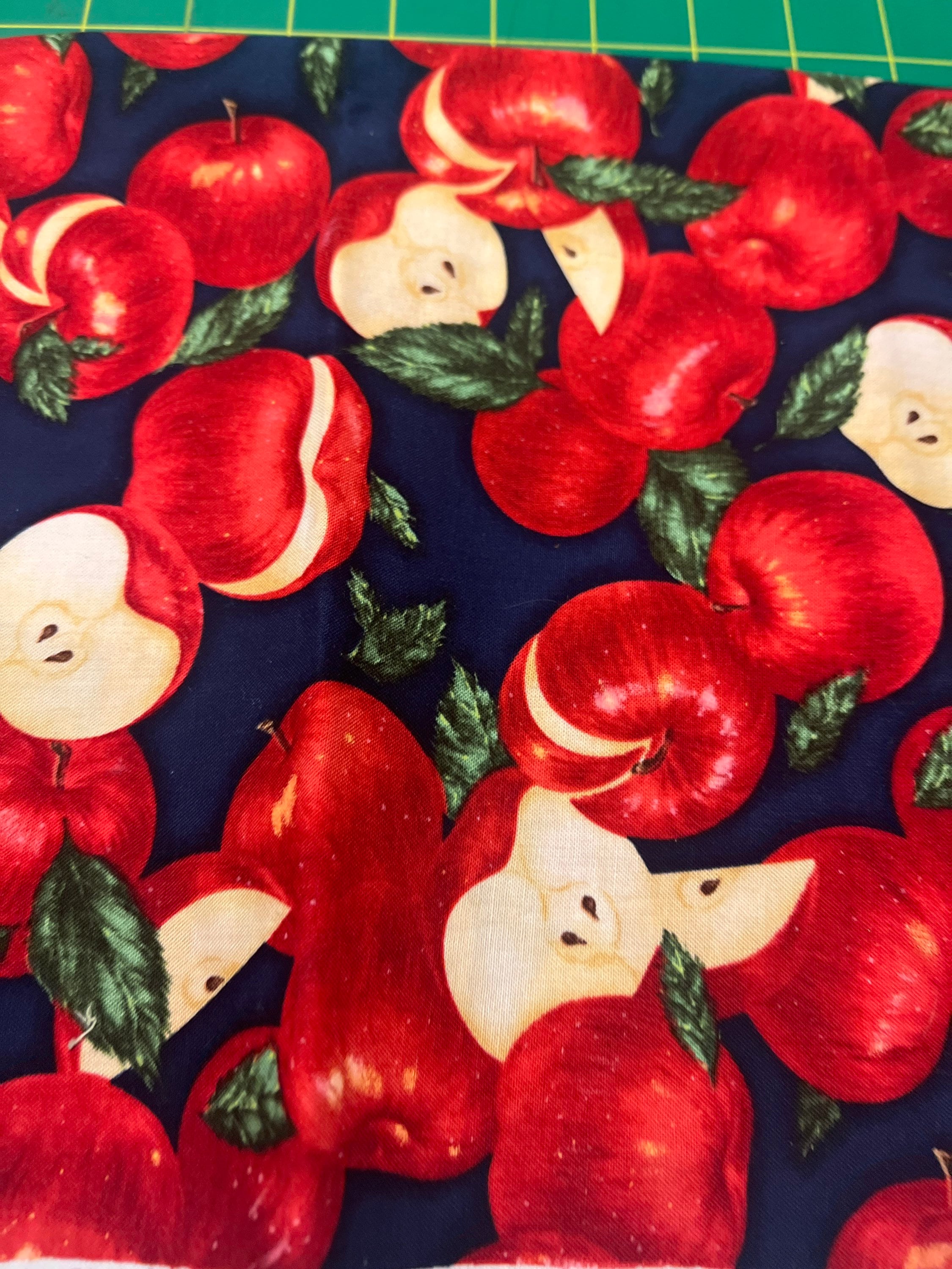 1/2 Yd Vintage Allover Apple Print Cotton Fabric 1721 - Etsy