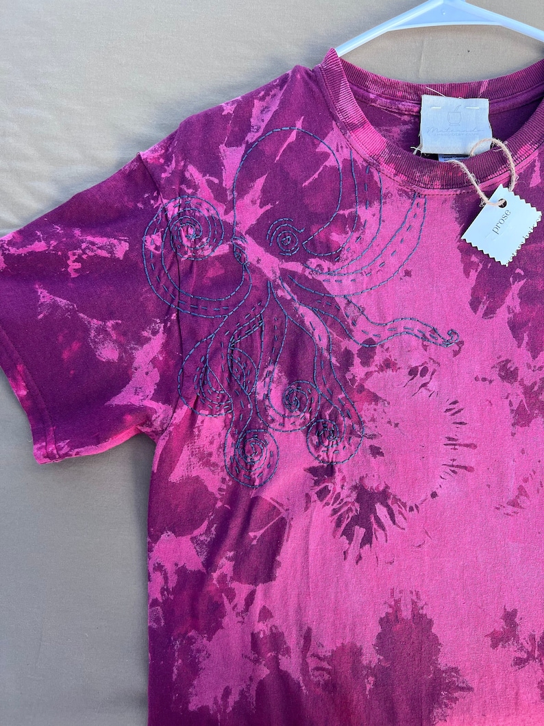 HAND EMBROIDERED OCTOPUS Crewneck T-shirt - Etsy