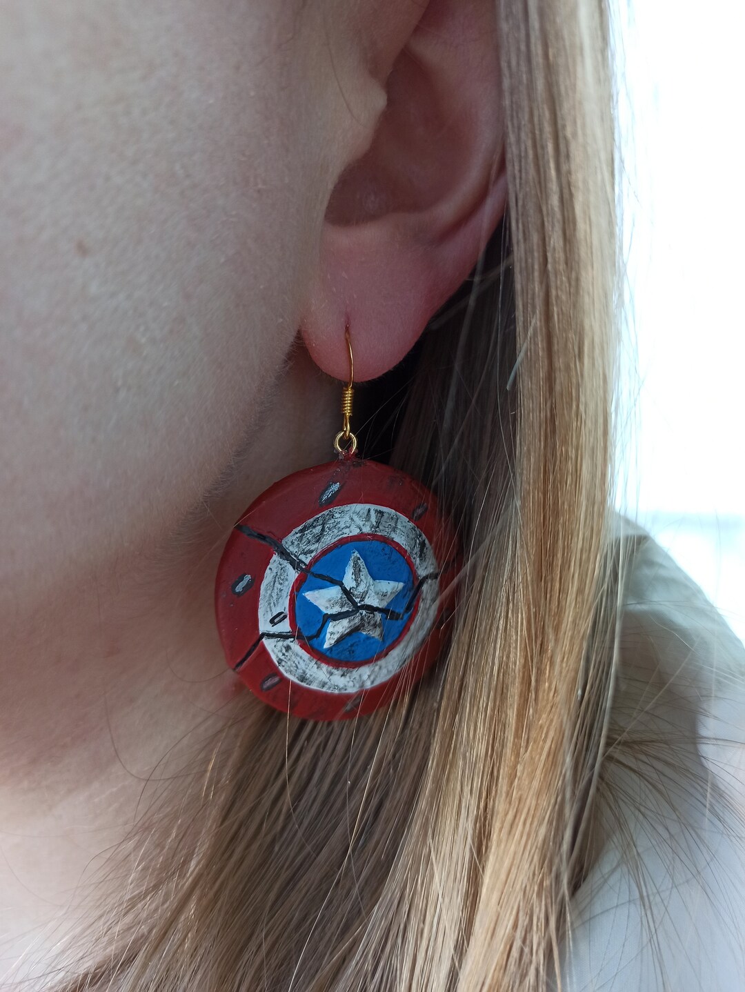 Captain Erica Pin / Marv Ohrringe /Pin gebrochenes Schild /Tasche ...