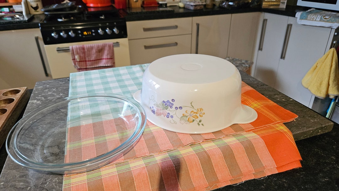 A Large Pyro Corning Ware Casserole Dish White Glass Beautifully ...