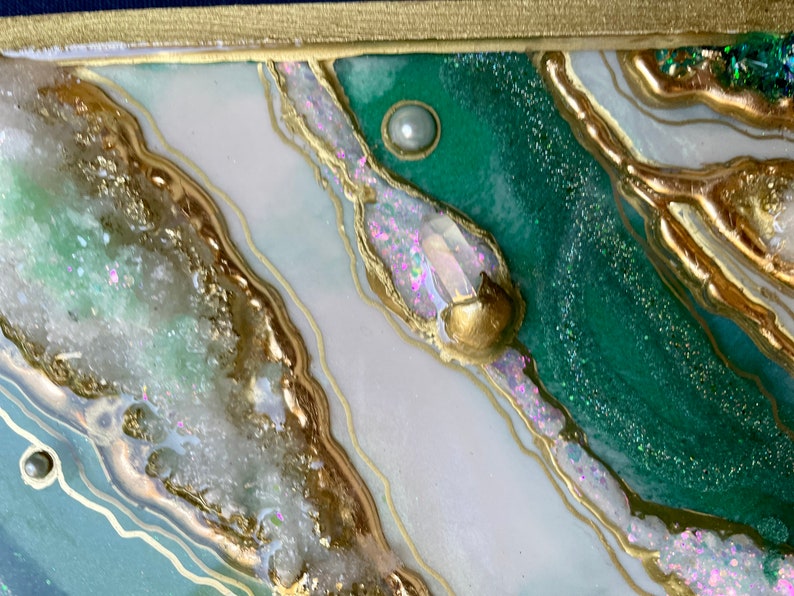 Green & Gold Resin Geode Art: Crystal Point Painting - Etsy