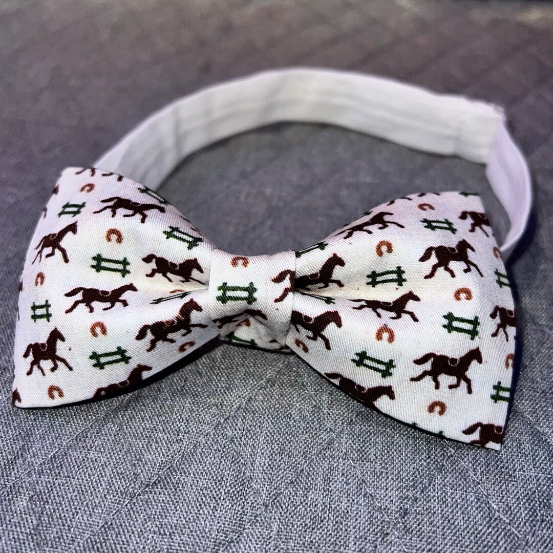 Pre-tied Adjustable Bow Tie With Derby Day Horse, Hurdle and Horseshoes ...