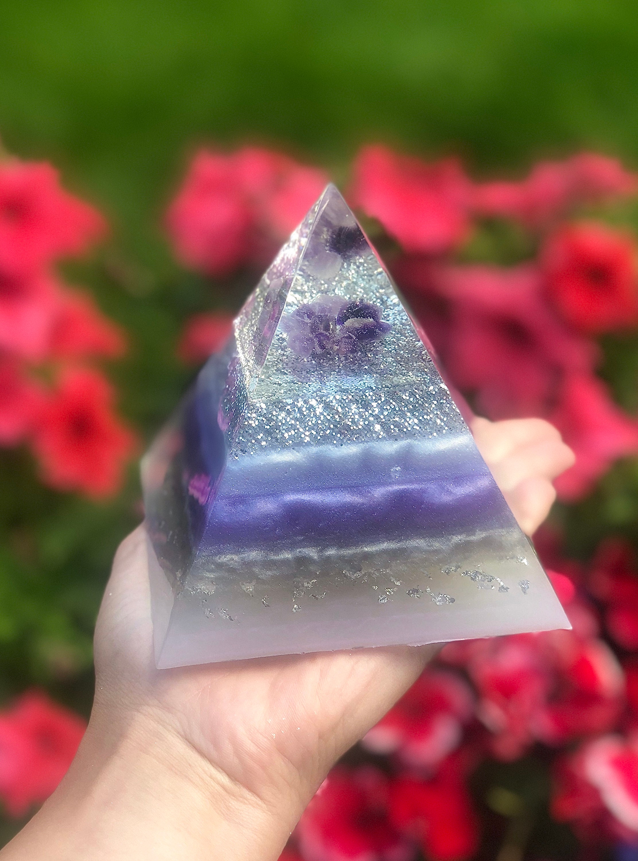 Home & Living White and Silver Pyramid Home Decor Lavender Resin ...