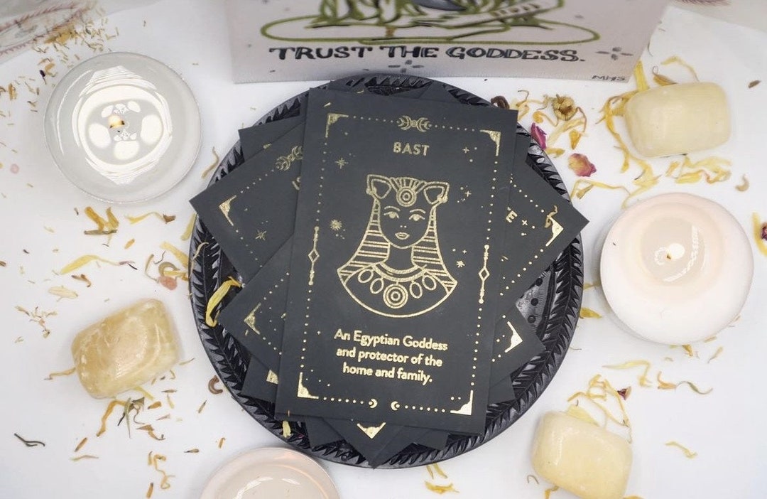 Goddess Oracle Cards Aphrodite, Gaia, Isis, Ceridwen, Bast, Artemis ...