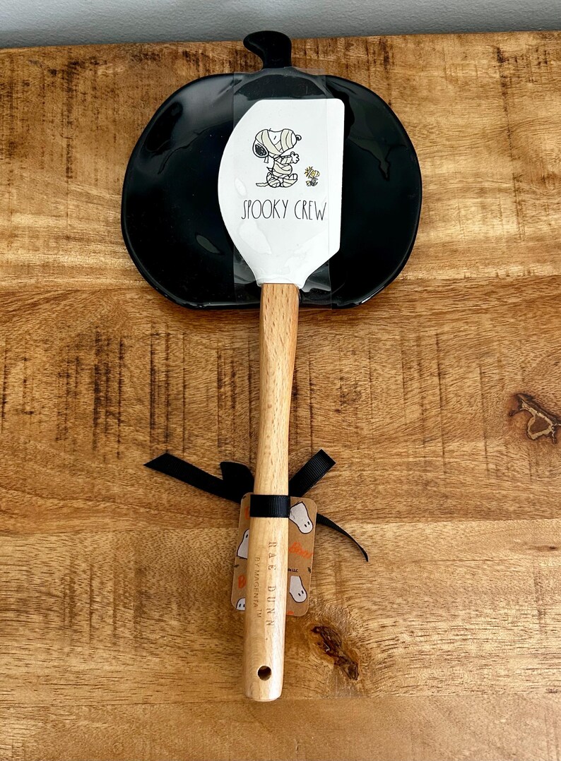 Rae Dunn X Peanuts Snoopy Spatula + Spoon Rest Set Halloween and ...